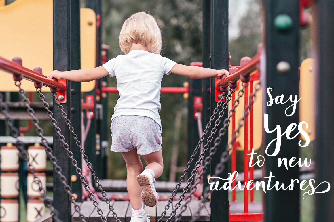 Handy Sight - font on Yellow Images Creative Store